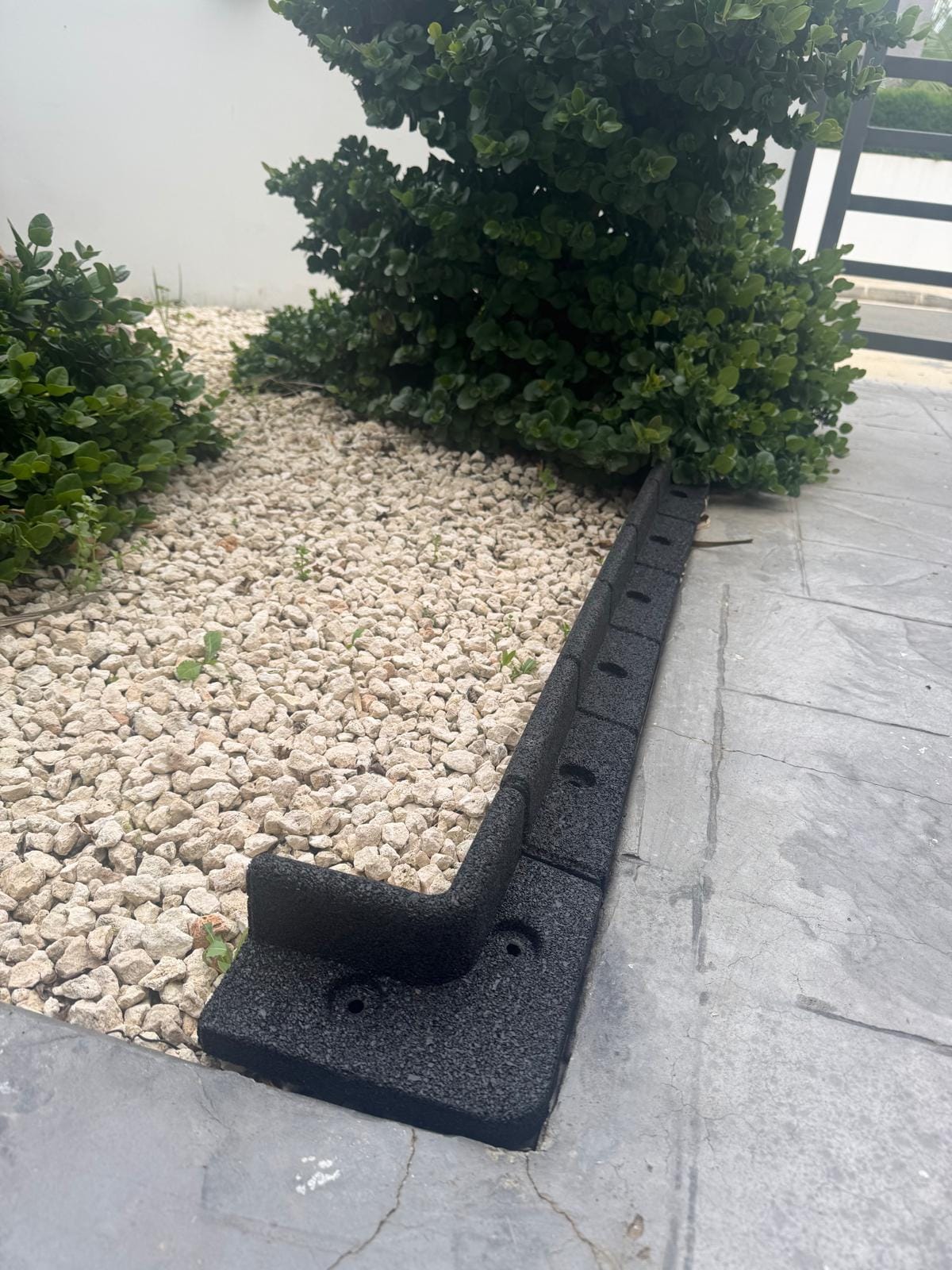 Choosing garden edging for driveways and paths - Flexiborder